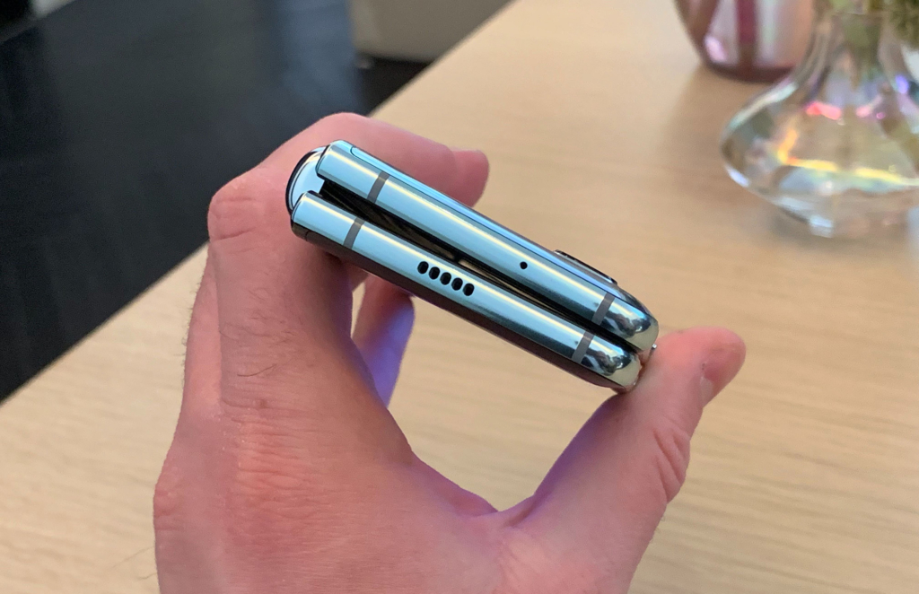 Hands-on with Samsung’s new thick foldable smartphone – BusinessTech