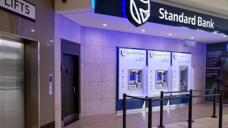 Standard Bank dropping cash at more branches in South Africa – BusinessTech