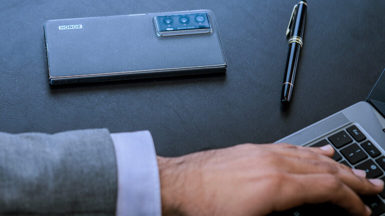 The Executive’s Essential: How HONOR Magic V2 Foldable Redefines ...